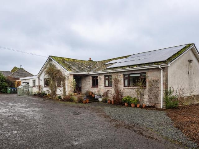 5 bedroom bungalow for sale