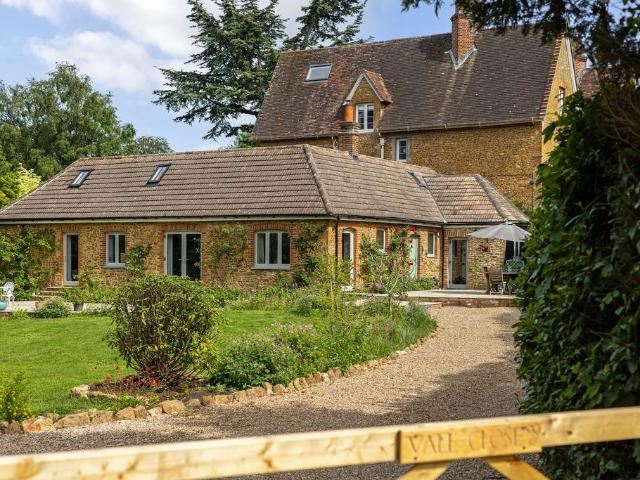 5 bedroom bungalow for sale