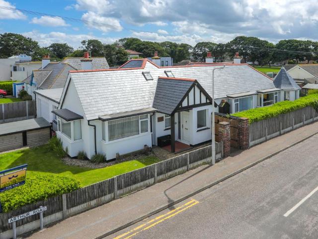 5 bedroom bungalow for sale