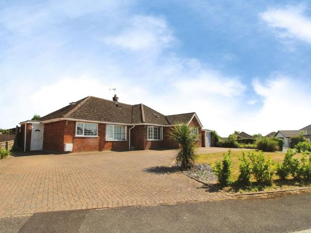 5 bedroom bungalow for sale