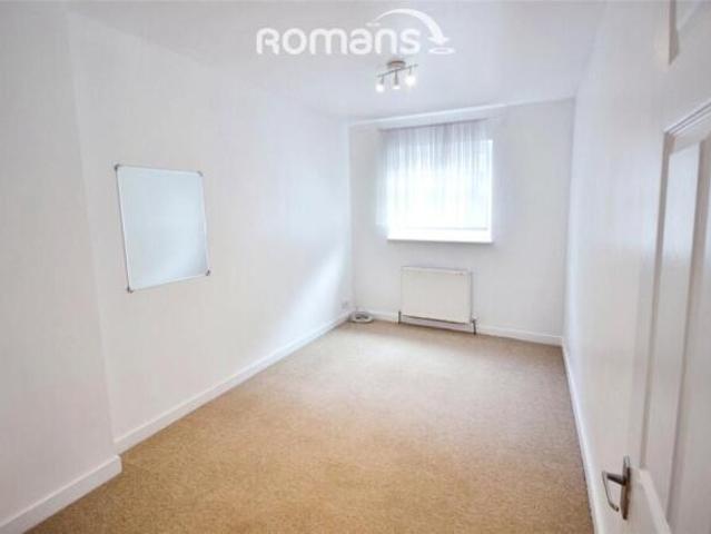 5 bedroom bungalow for sale in Crosthwaite Way, Slough, Berkshire, SL1
