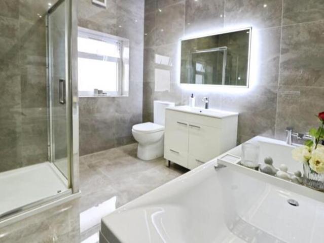 5 bedroom bungalow for sale in Egerton Gardens, Ilford, IG3