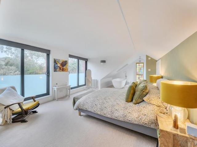 5 bedroom bungalow for sale in Henley Avenue, Oxford, OX4
