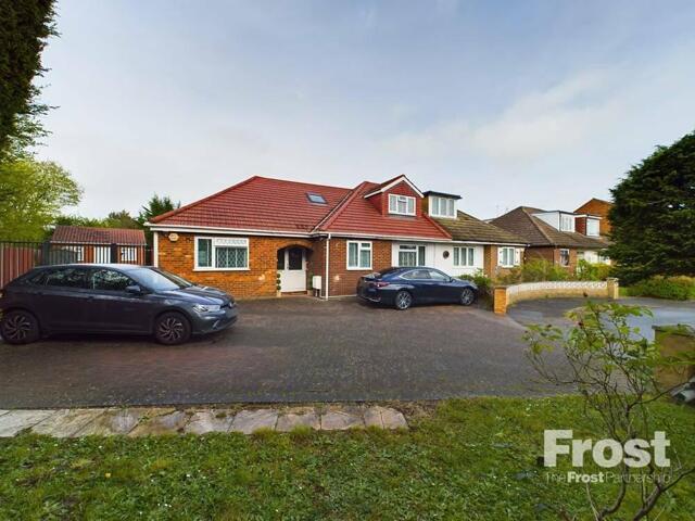 5 Bedroom Bungalow Feltham Greater London TW14 87014164