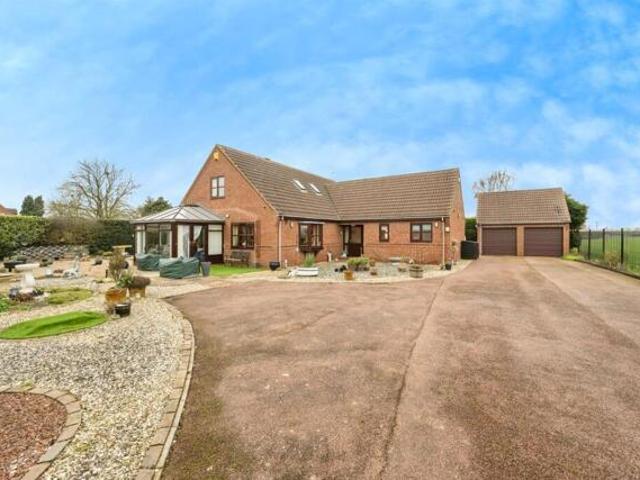 5 Bedroom Bungalow Hatfield Woodhouse Hatfield Woodhouse LS99840580
