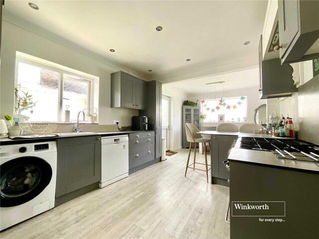 5 Bedroom Bungalow Highcliffe Dorset 90384477