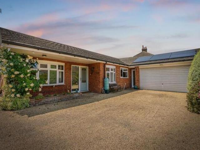 5 Bedroom Bungalow Stalham Norfolk LS98377560