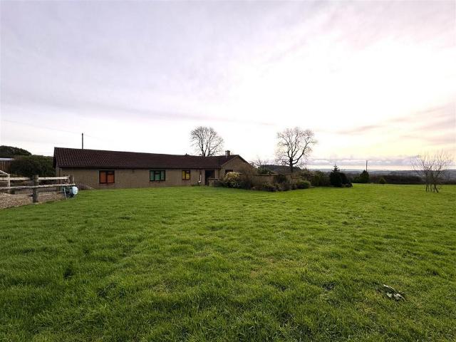 5 bedroom bungalow to rent