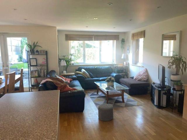 5 bedroom bungalow to rent