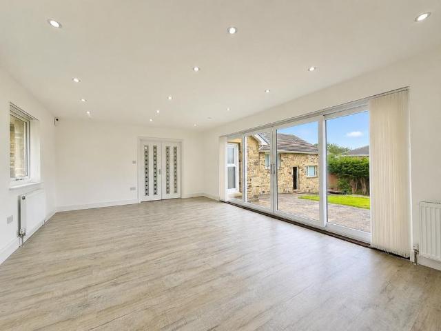 5 bedroom bungalow to rent