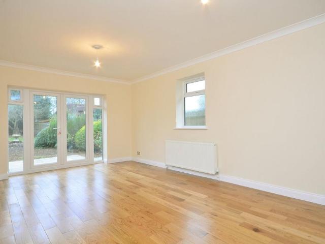 5 bedroom bungalow to rent