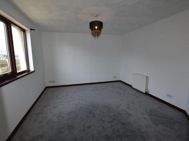 5 bedroom bungalow to rent