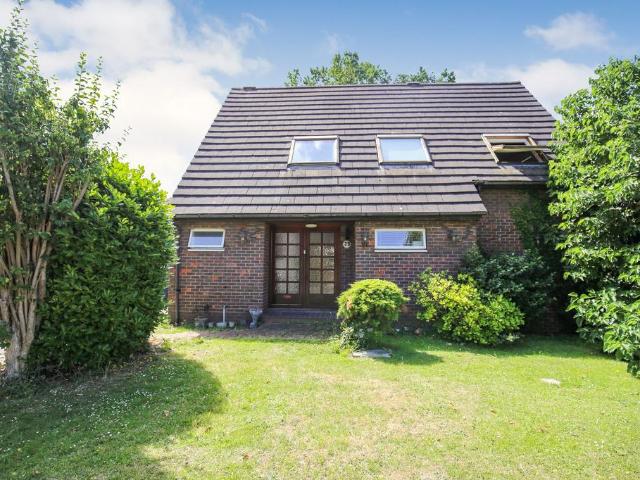 5 bedroom bungalow to rent