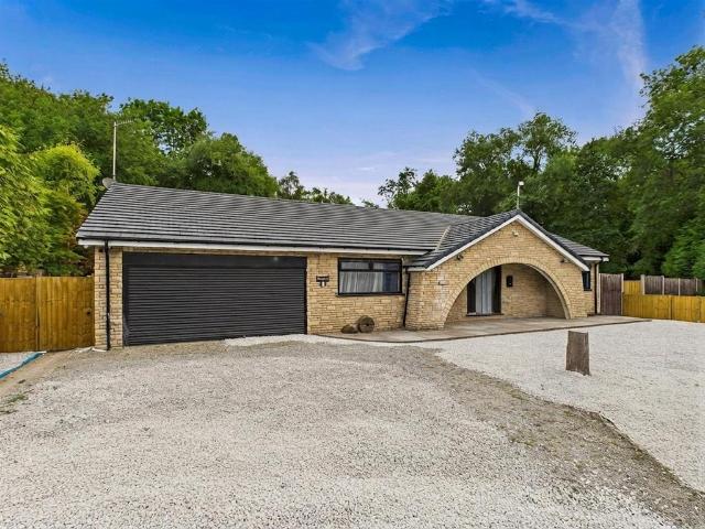 5 bedroom bungalow to rent