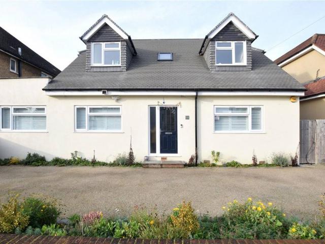 5 bedroom bungalow to rent