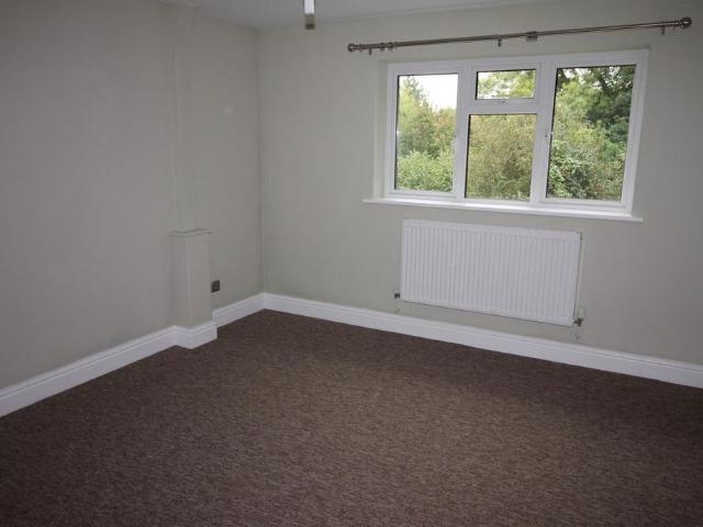 5 bedroom bungalow to rent