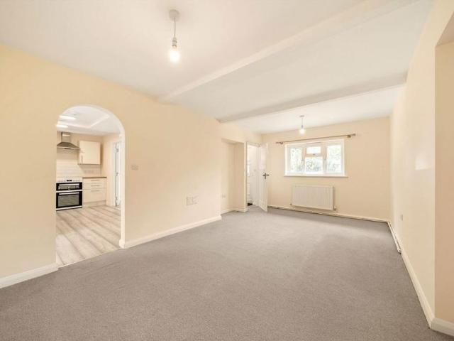 5 bedroom bungalow to rent
