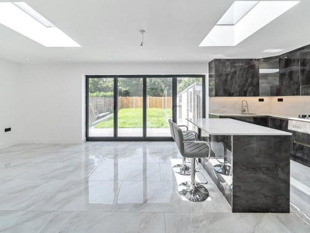 5 bedroom bungalow to rent