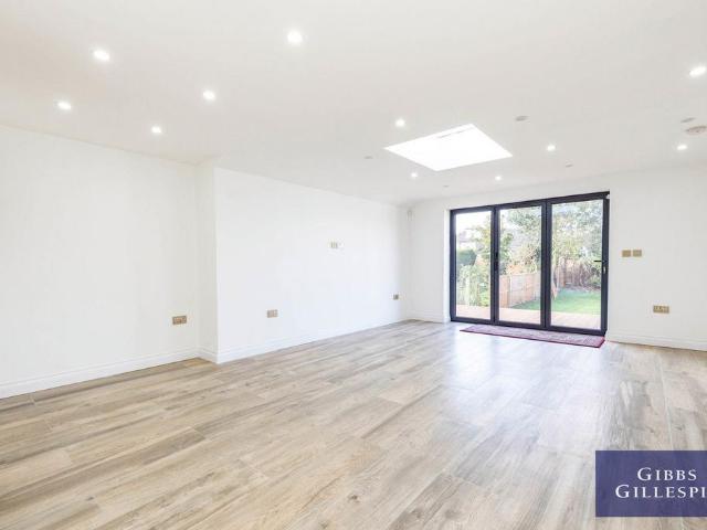 5 bedroom bungalow to rent