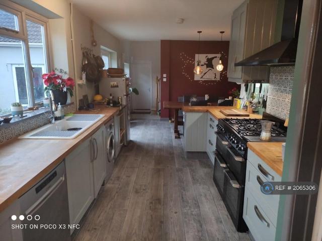 5 bedroom bungalow to rent