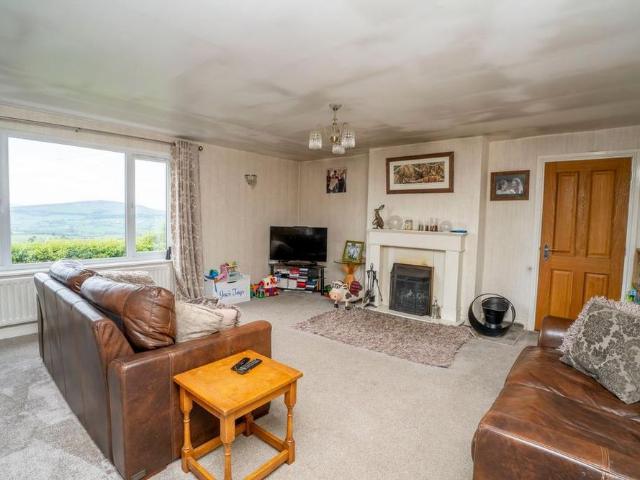 5 bedroom bungalow to rent