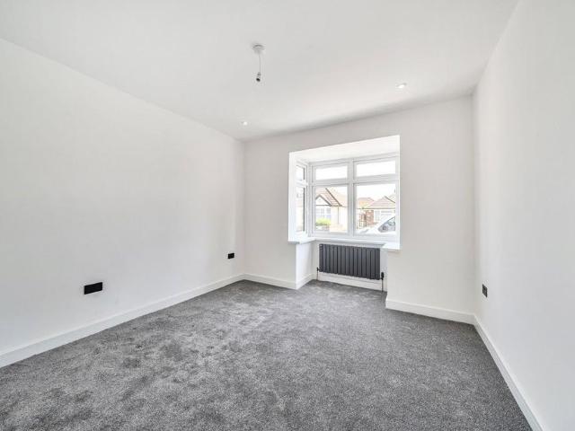 5 bedroom bungalow to rent