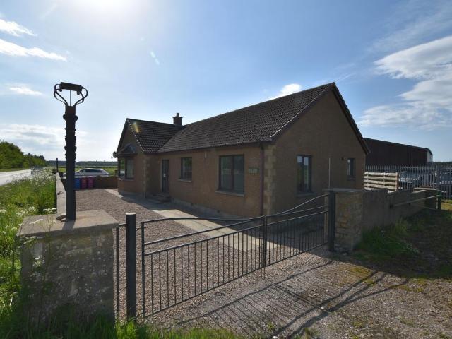 5 bedroom bungalow to rent