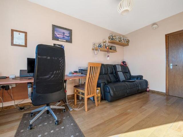 5 bedroom bungalow to rent