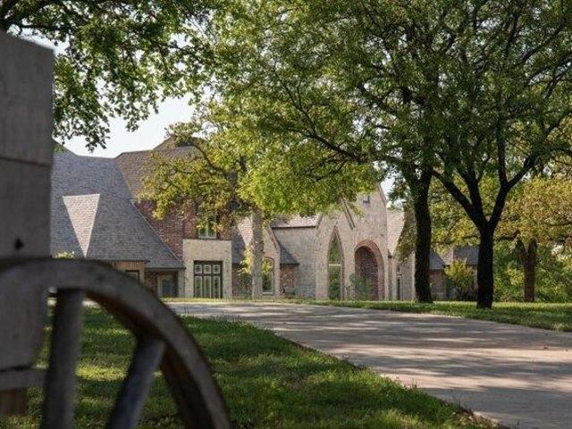 5 bedroom, Granbury TX 76049 LS94263640