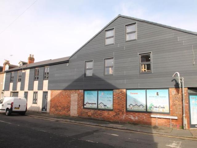 5 bedroom ground floor flat to rent