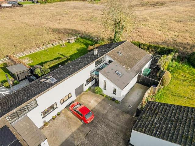 5 Bedroom Detached Bungalow