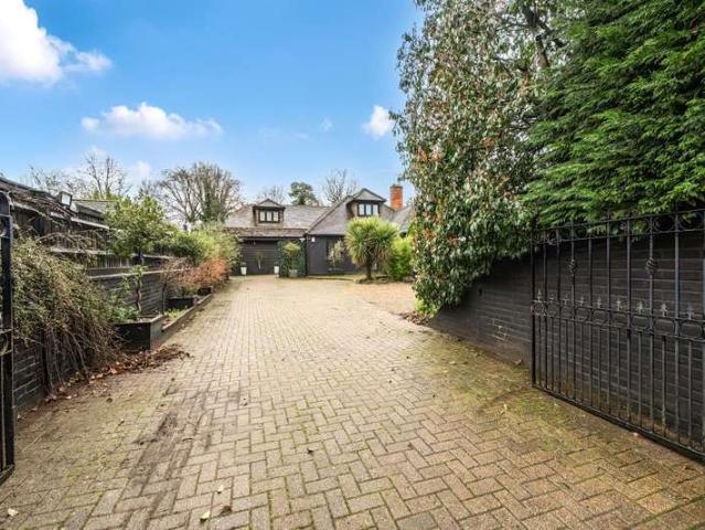 5 Bedroom Detached Bungalow