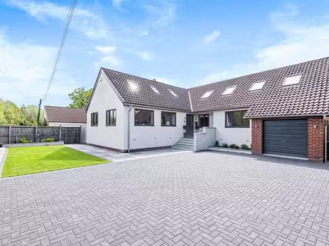 5 bedroom detached bungalow for rent in Somerton Road, Street.