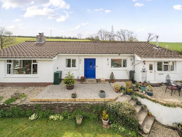 5 bedroom detached bungalow for sale
