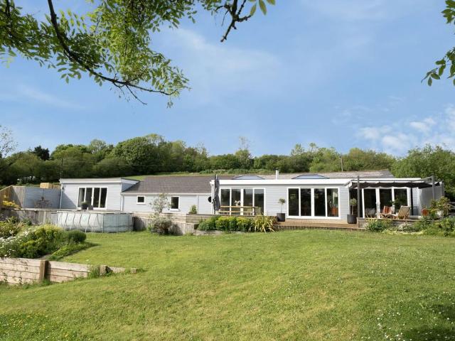 5 bedroom detached bungalow for sale
