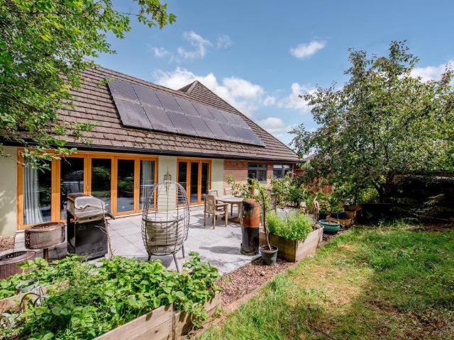 5 bedroom detached bungalow for sale