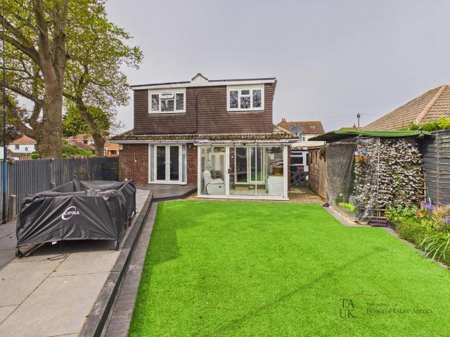 5 bedroom detached bungalow for sale