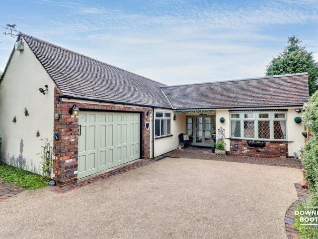 5 bedroom detached bungalow for sale