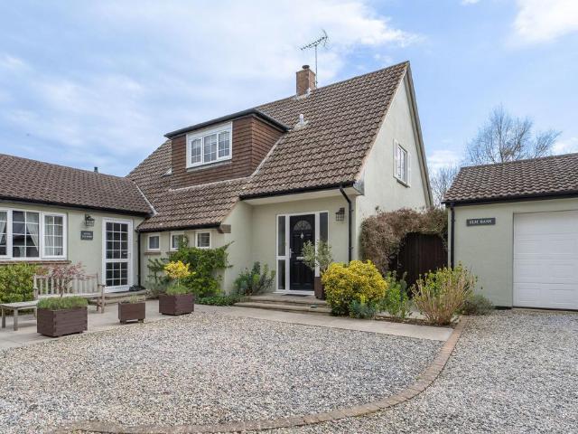 5 bedroom detached bungalow for sale