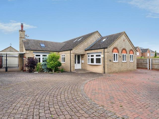 5 bedroom detached bungalow for sale
