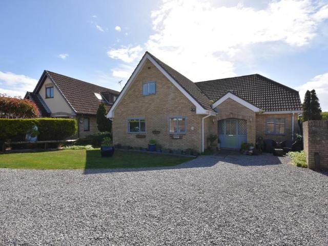 5 bedroom detached bungalow for sale