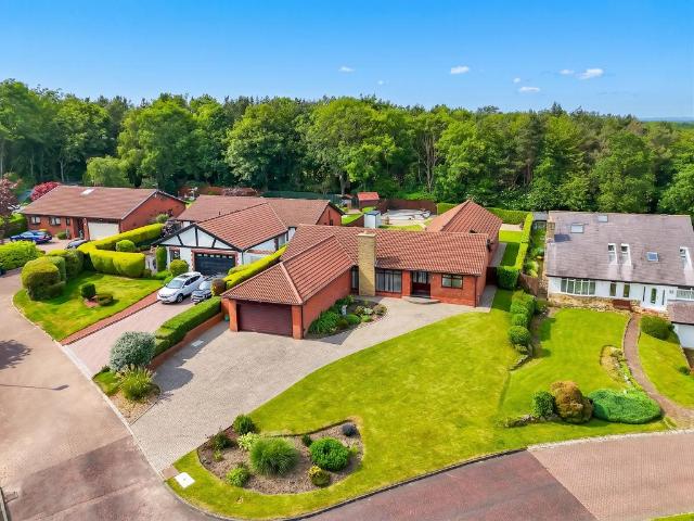 5 bedroom detached bungalow for sale