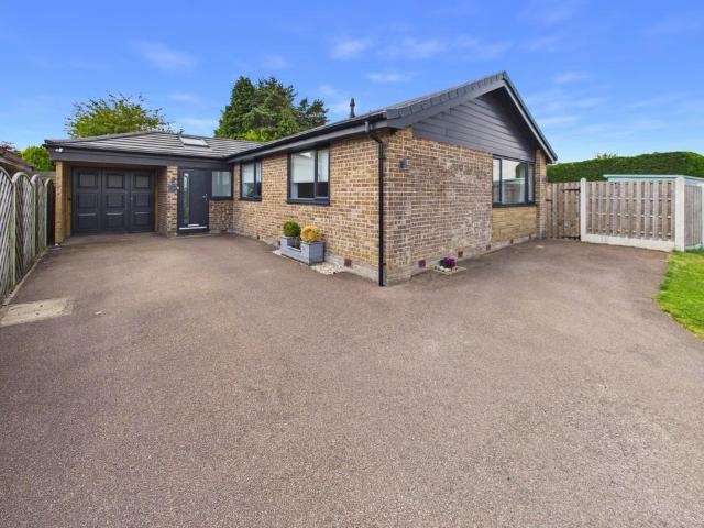 5 bedroom detached bungalow for sale