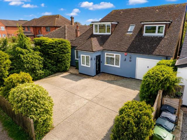 4 bedroom detached bungalow for sale
