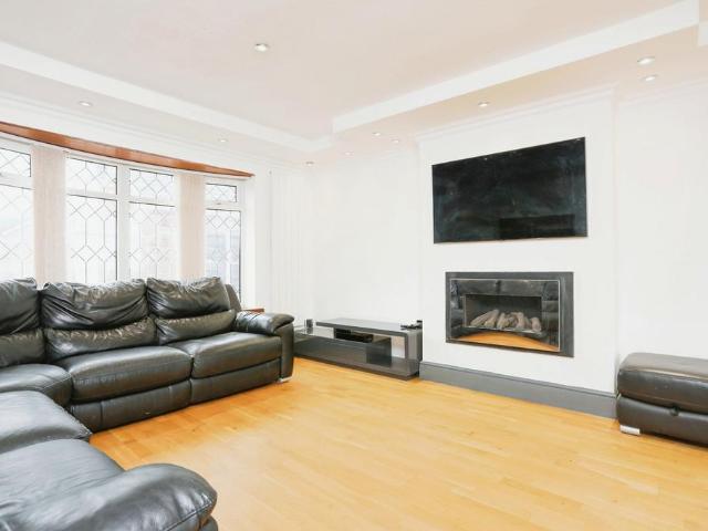 5 bedroom detached bungalow for sale