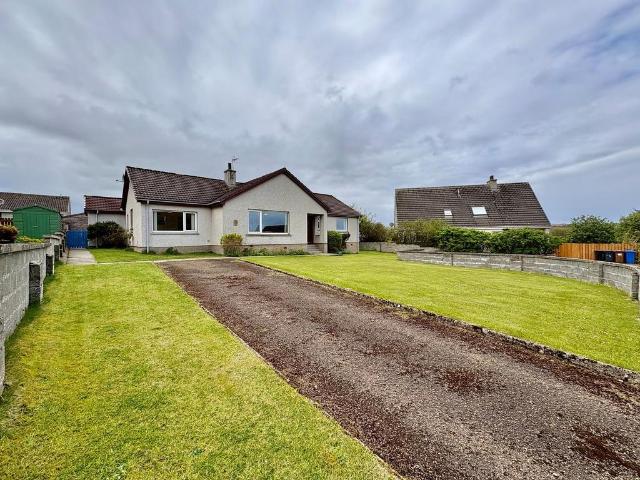 5 bedroom detached bungalow for sale