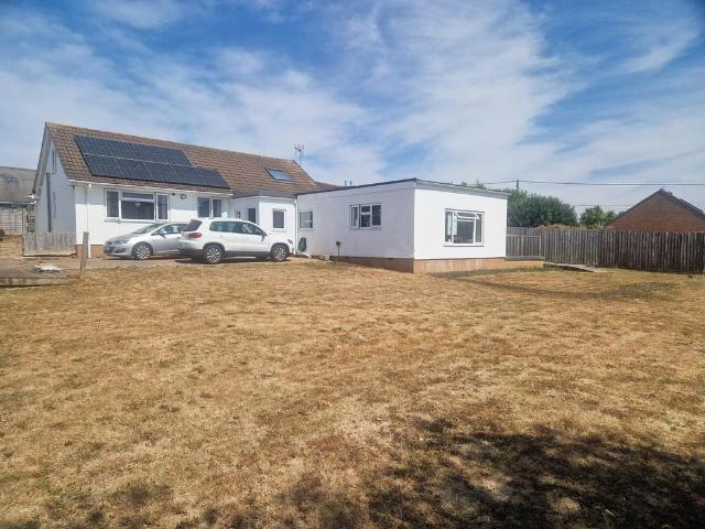 5 bedroom detached bungalow for sale