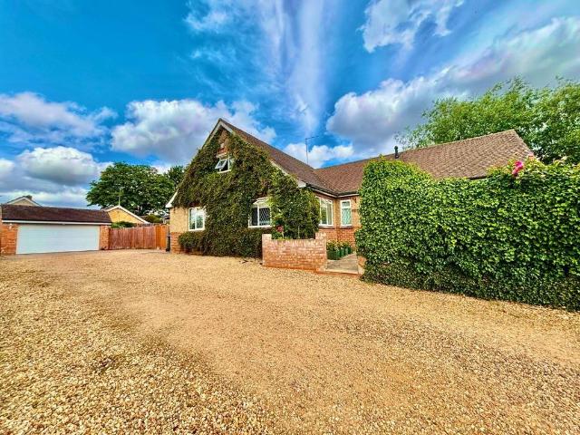 5 bedroom detached bungalow for sale