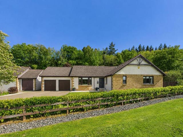 5 bedroom detached bungalow for sale