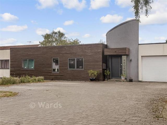 5 bedroom detached bungalow for sale